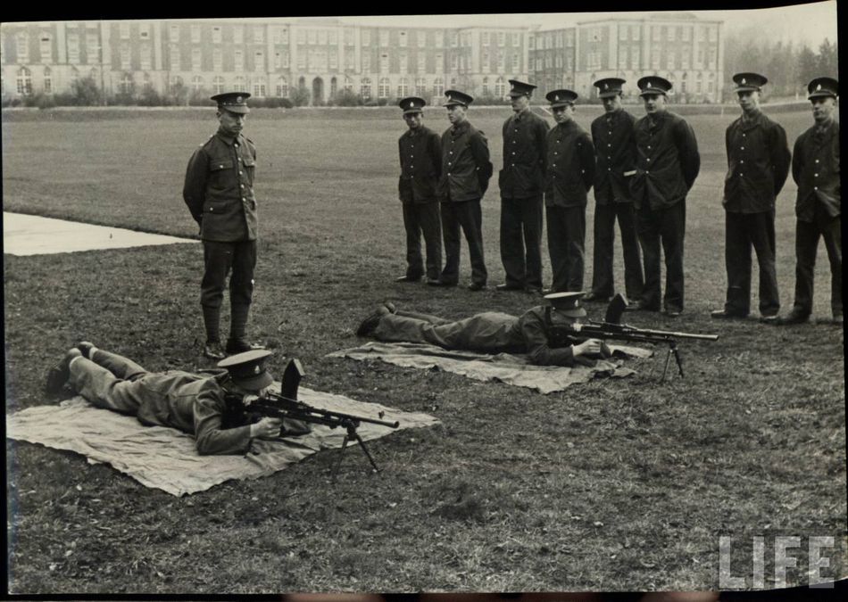 Sandhurst Training - British Vehicles - HMVF - Historic Military ...